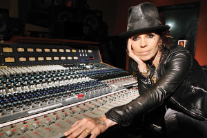 M Music & Musicians Magazine » LINDA PERRY