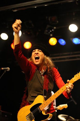 M Music & Musicians Magazine » Video Feature & Interview: JANET ROBIN